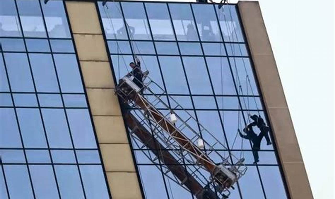 Unveiling The Lucrative World Of Skyscraper Window Cleaners: Salaries ...