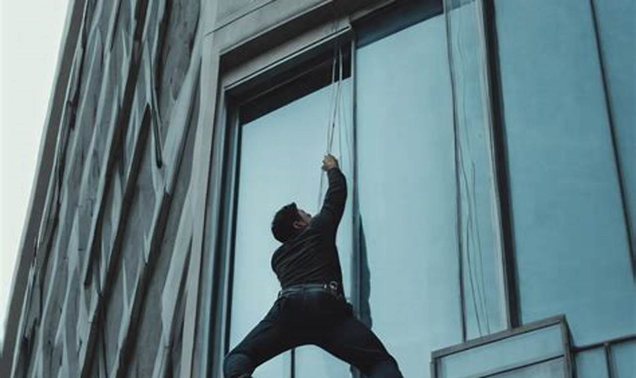 The Ultimate Guide To The Vertigo-Inducing Dangers Of Hanging From Skyscrapers